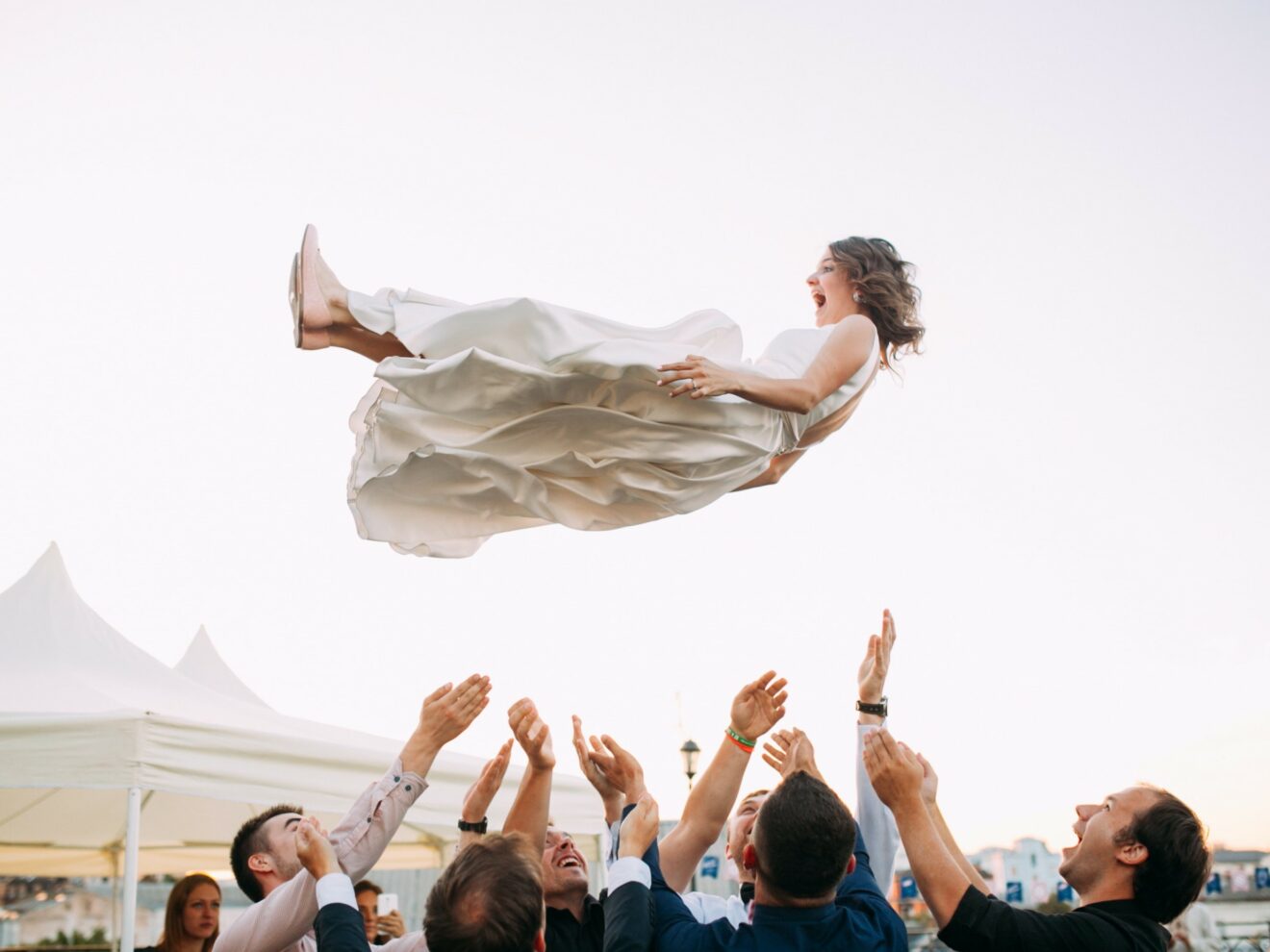 Faire des baskets le dress code de votre mariage ! | Double G Customs